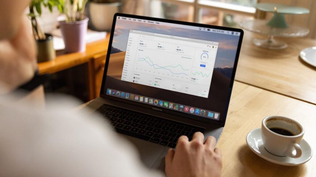 Top 6 Employee Online Tools to Enhance Productivity and Collaboration